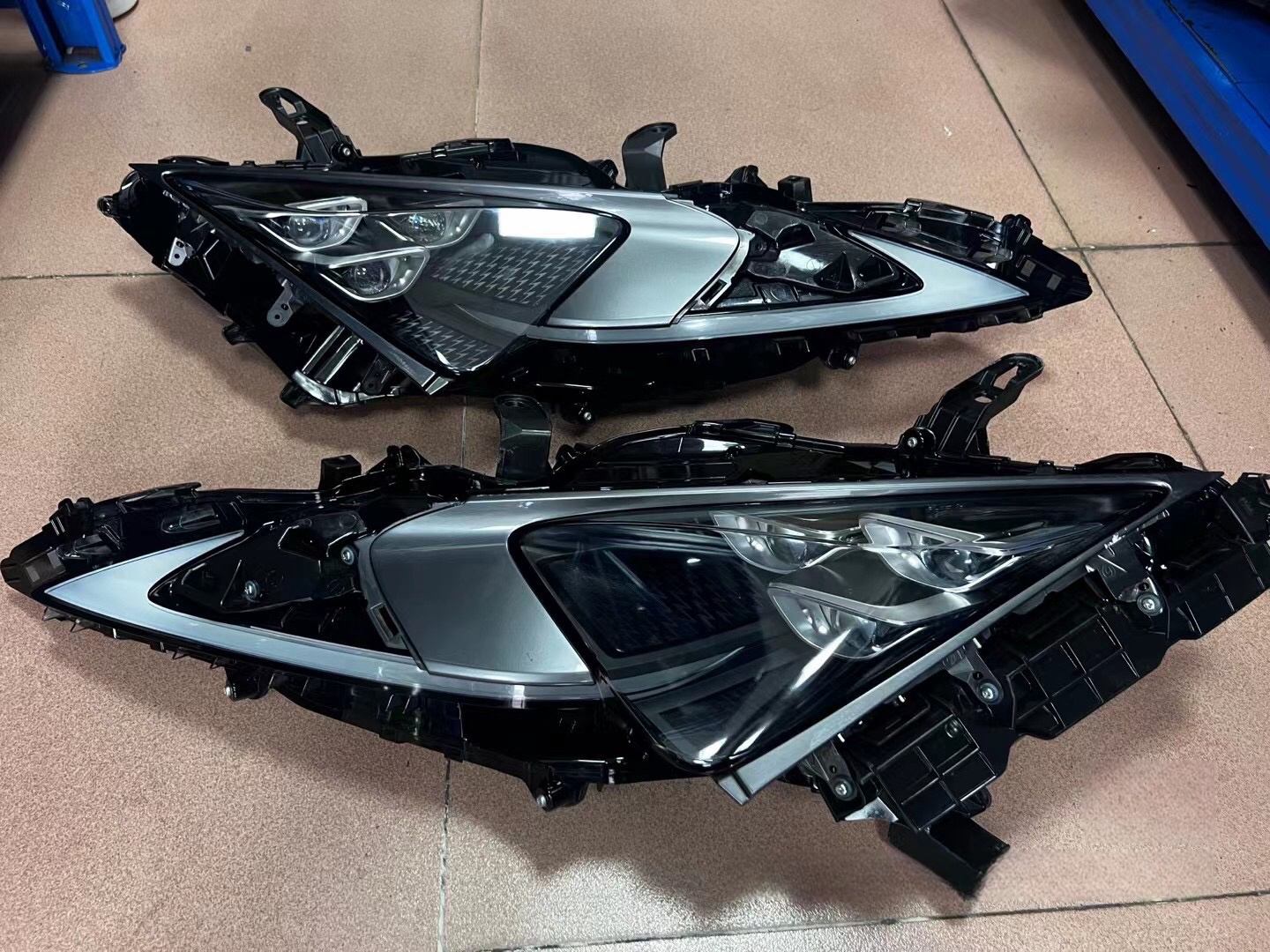 Lexus LC500H LED headlights