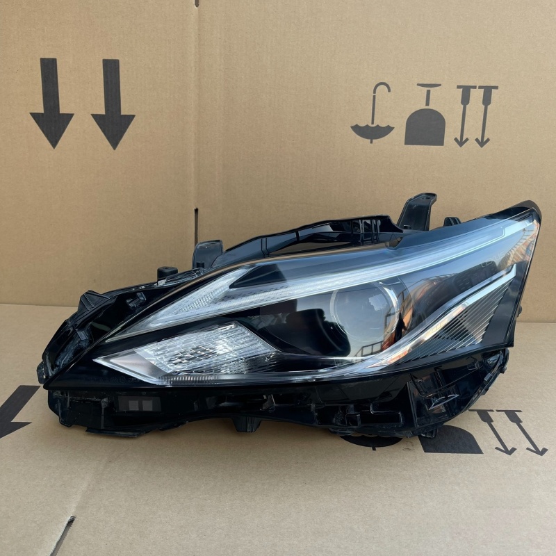 Lexus CT200 headlights