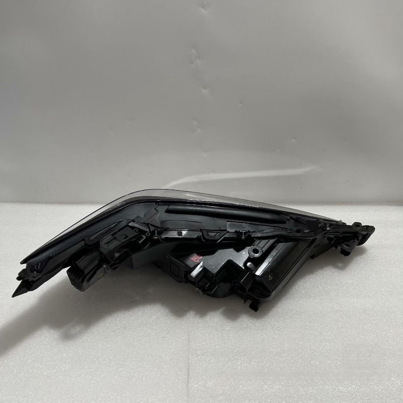 Lexus ES 3-beam LED headlights